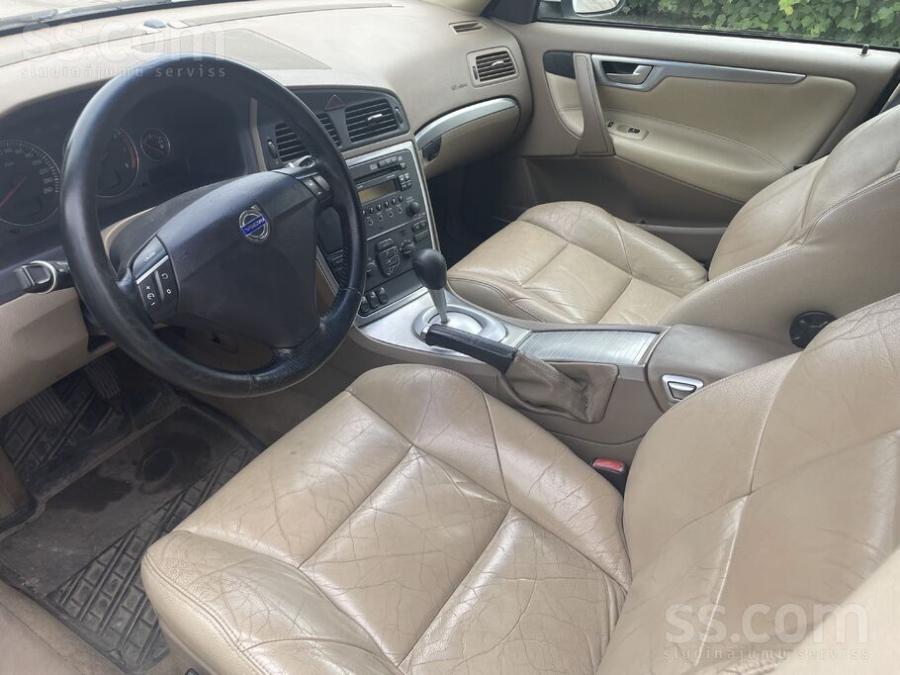 Balts Volvo V70 2006 Rīga, ar dzinēja tilpumu 2.40 L un nobraukumu 436 tūkst. km par 1450 €, foto 7 vietnē AUTOMOTO.COM.LV