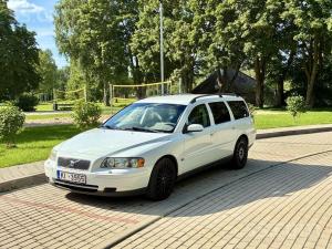 White Volvo V70 2006 in Limbazi, with an engine capacity of 2.40 L and mileage of 281 thousand km for 2500 €, photo  on AUTOMOTO.COM.LV