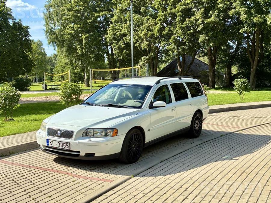 White Volvo V70 2006 in Limbazi, with an engine capacity of 2.40 L and mileage of 281 thousand km for 2500 €, photo 1 on AUTOMOTO.COM.LV