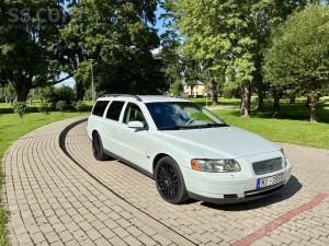White Volvo V70 2006 in Limbazi, with an engine capacity of 2.40 L and mileage of 281 thousand km for 2500 €, photo 3 on AUTOMOTO.COM.LV