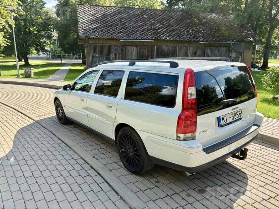 White Volvo V70 2006 in Limbazi, with an engine capacity of 2.40 L and mileage of 281 thousand km for 2500 €, photo 4 on AUTOMOTO.COM.LV