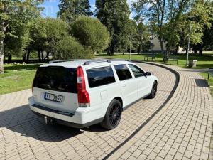 White Volvo V70 2006 in Limbazi, with an engine capacity of 2.40 L and mileage of 281 thousand km for 2500 €, photo 5 on AUTOMOTO.COM.LV