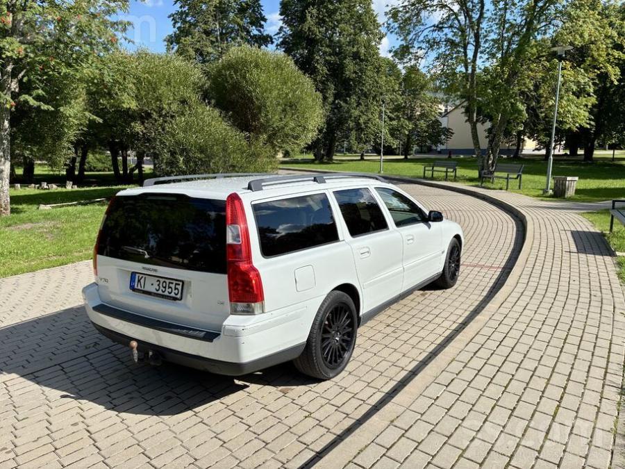 White Volvo V70 2006 in Limbazi, with an engine capacity of 2.40 L and mileage of 281 thousand km for 2500 €, photo 5 on AUTOMOTO.COM.LV