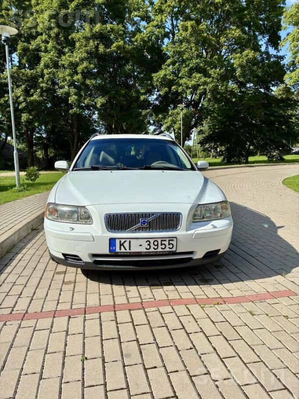 White Volvo V70 2006 in Limbazi, with an engine capacity of 2.40 L and mileage of 281 thousand km for 2500 €, photo 6 on AUTOMOTO.COM.LV