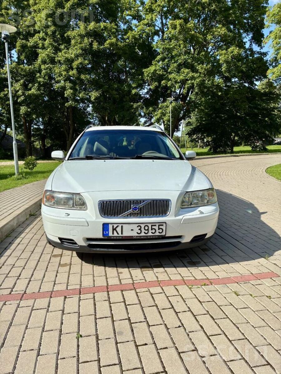 White Volvo V70 2006 in Limbazi, with an engine capacity of 2.40 L and mileage of 281 thousand km for 2500 €, photo 6 on AUTOMOTO.COM.LV