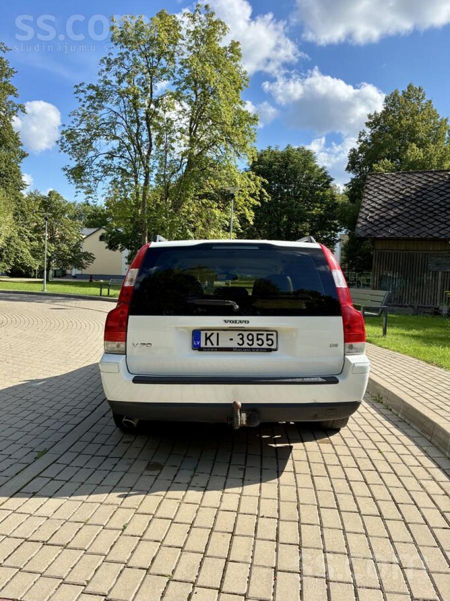 White Volvo V70 2006 in Limbazi, with an engine capacity of 2.40 L and mileage of 281 thousand km for 2500 €, photo 7 on AUTOMOTO.COM.LV
