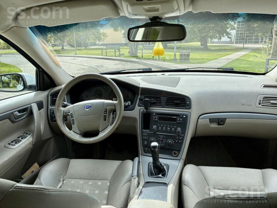 White Volvo V70 2006 in Limbazi, with an engine capacity of 2.40 L and mileage of 281 thousand km for 2500 €, photo 8 on AUTOMOTO.COM.LV