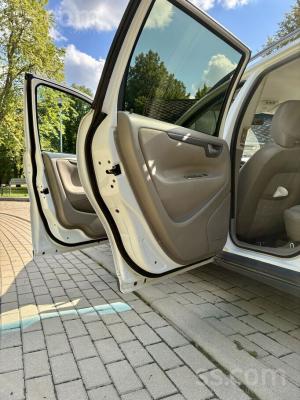 White Volvo V70 2006 in Limbazi, with an engine capacity of 2.40 L and mileage of 281 thousand km for 2500 €, photo 10 on AUTOMOTO.COM.LV