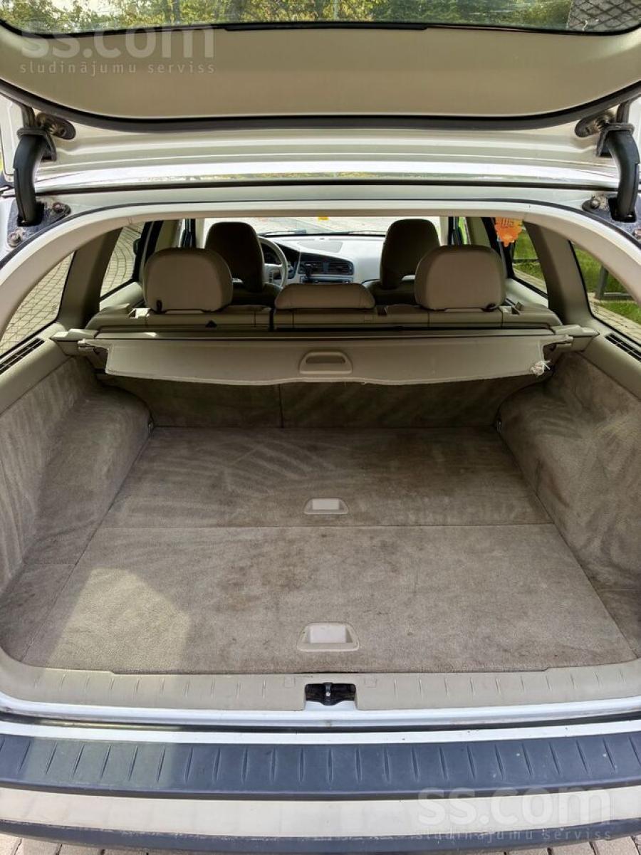 White Volvo V70 2006 in Limbazi, with an engine capacity of 2.40 L and mileage of 281 thousand km for 2500 €, photo 12 on AUTOMOTO.COM.LV