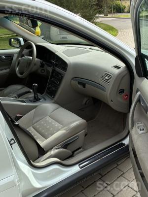 White Volvo V70 2006 in Limbazi, with an engine capacity of 2.40 L and mileage of 281 thousand km for 2500 €, photo 14 on AUTOMOTO.COM.LV