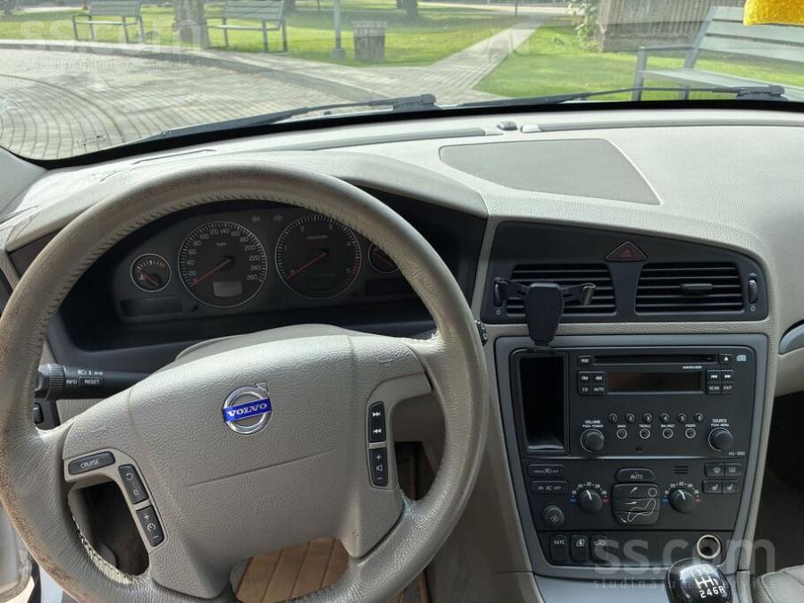White Volvo V70 2006 in Limbazi, with an engine capacity of 2.40 L and mileage of 281 thousand km for 2500 €, photo 16 on AUTOMOTO.COM.LV