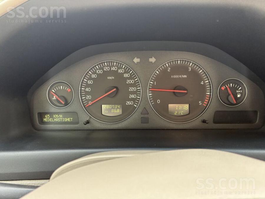 White Volvo V70 2006 in Limbazi, with an engine capacity of 2.40 L and mileage of 281 thousand km for 2500 €, photo 17 on AUTOMOTO.COM.LV