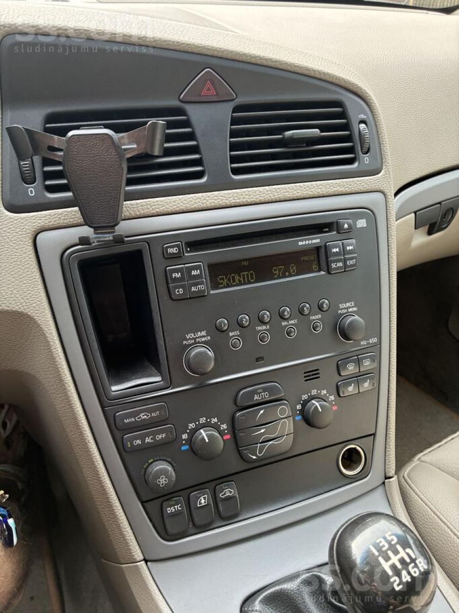 White Volvo V70 2006 in Limbazi, with an engine capacity of 2.40 L and mileage of 281 thousand km for 2500 €, photo 18 on AUTOMOTO.COM.LV