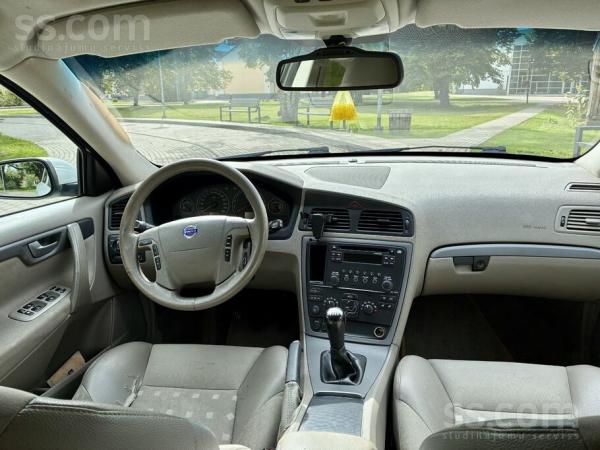 Вольво В70 2006 в Лимбажи на AUTOMOTO.COM.LV Белый Вольво В70 2006 в Лимбажи, объемом двигателя 2.40 л и пробегом 281 тыс. км за 2500 €, фото 8 на AUTOMOTO.COM.LV