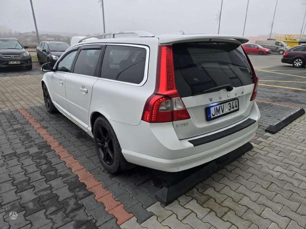 Balts Volvo V70 2007 Viļņa, ar dzinēja tilpumu 2.40 L un nobraukumu 397 tūkst. km par 1850 €, foto 5 vietnē AUTOMOTO.COM.LV