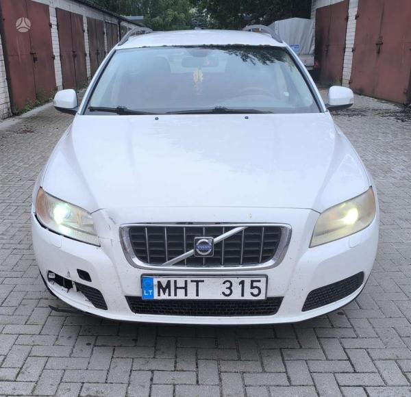 White Volvo V70 2007 in Vilnius, with an engine capacity of 2.40 L and mileage of 550 thousand km for 1200 €, photo 2 on AUTOMOTO.COM.LV