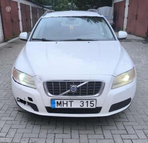 White Volvo V70 2007 in Vilnius, with an engine capacity of 2.40 L and mileage of 550 thousand km for 1200 €, photo 3 on AUTOMOTO.COM.LV