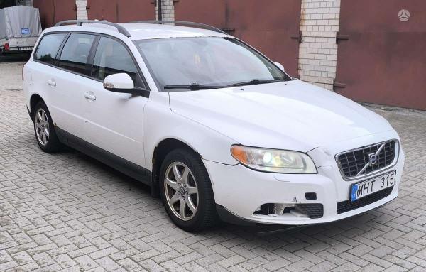 White Volvo V70 2007 in Vilnius, with an engine capacity of 2.40 L and mileage of 550 thousand km for 1200 €, photo 3 on AUTOMOTO.COM.LV