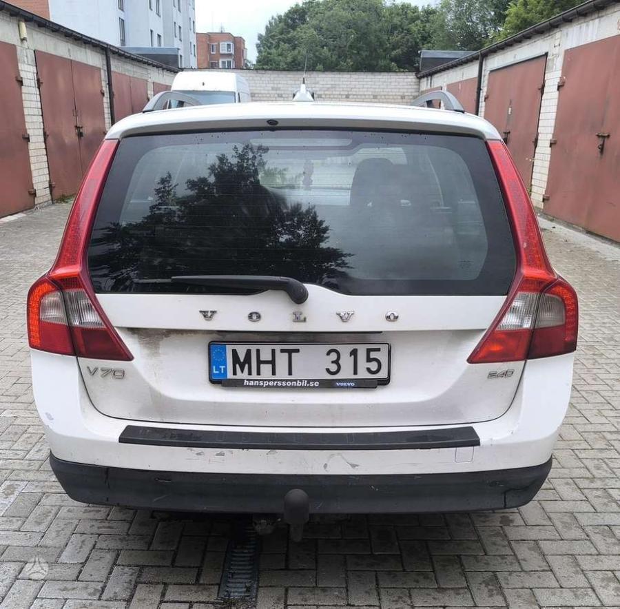 White Volvo V70 2007 in Vilnius, with an engine capacity of 2.40 L and mileage of 550 thousand km for 1200 €, photo 8 on AUTOMOTO.COM.LV