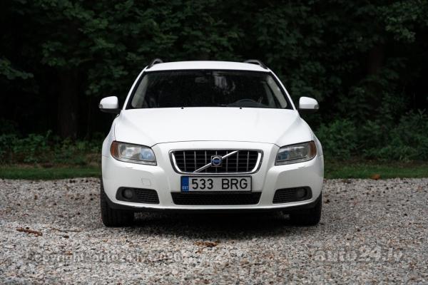 White Volvo V70 2007 in Tallinn, with an engine capacity of 2.40 L and mileage of 353 thousand km for 4500 €, photo 3 on AUTOMOTO.COM.LV