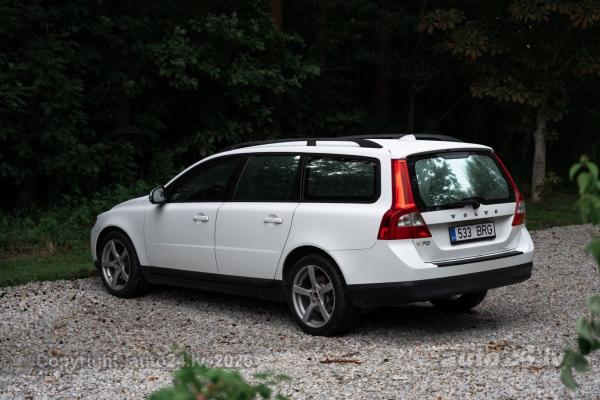 White Volvo V70 2007 in Tallinn, with an engine capacity of 2.40 L and mileage of 353 thousand km for 4500 €, photo 4 on AUTOMOTO.COM.LV