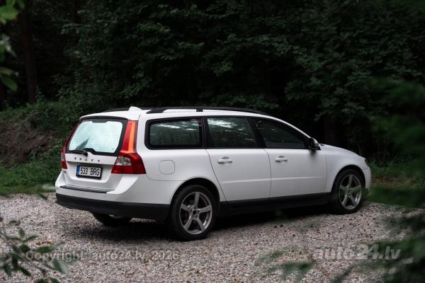 White Volvo V70 2007 in Tallinn, with an engine capacity of 2.40 L and mileage of 353 thousand km for 4500 €, photo 6 on AUTOMOTO.COM.LV