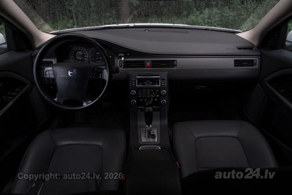White Volvo V70 2007 in Tallinn, with an engine capacity of 2.40 L and mileage of 353 thousand km for 4500 €, photo 7 on AUTOMOTO.COM.LV