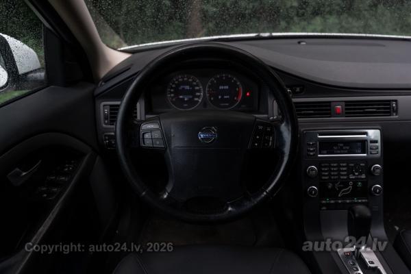 White Volvo V70 2007 in Tallinn, with an engine capacity of 2.40 L and mileage of 353 thousand km for 4500 €, photo 8 on AUTOMOTO.COM.LV