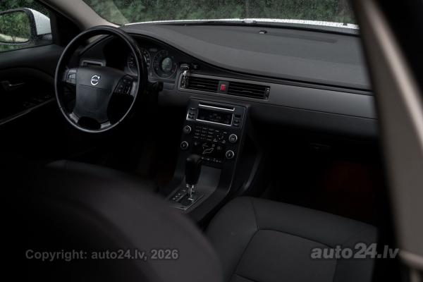 White Volvo V70 2007 in Tallinn, with an engine capacity of 2.40 L and mileage of 353 thousand km for 4500 €, photo 10 on AUTOMOTO.COM.LV
