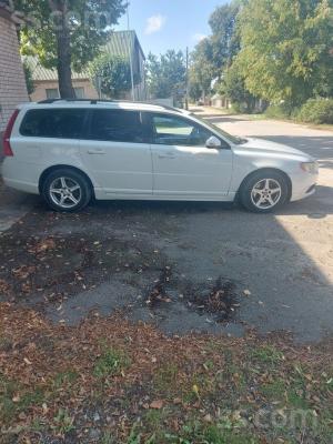 Balts Volvo V70 2007 Daugavpils, ar dzinēja tilpumu 2.40 L un nobraukumu 301 tūkst. km par 2700 €, foto  vietnē AUTOMOTO.COM.LV