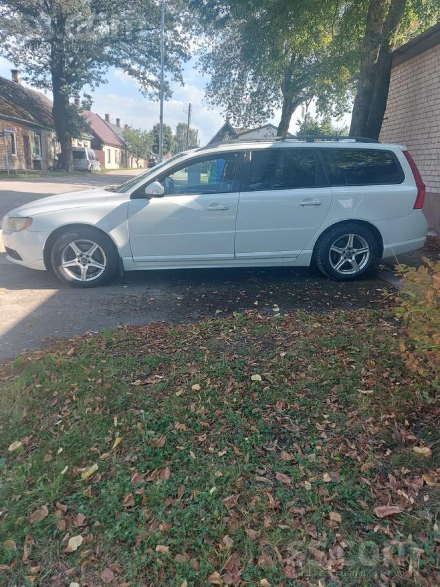 Balts Volvo V70 2007 Daugavpils, ar dzinēja tilpumu 2.40 L un nobraukumu 301 tūkst. km par 2700 €, foto 3 vietnē AUTOMOTO.COM.LV