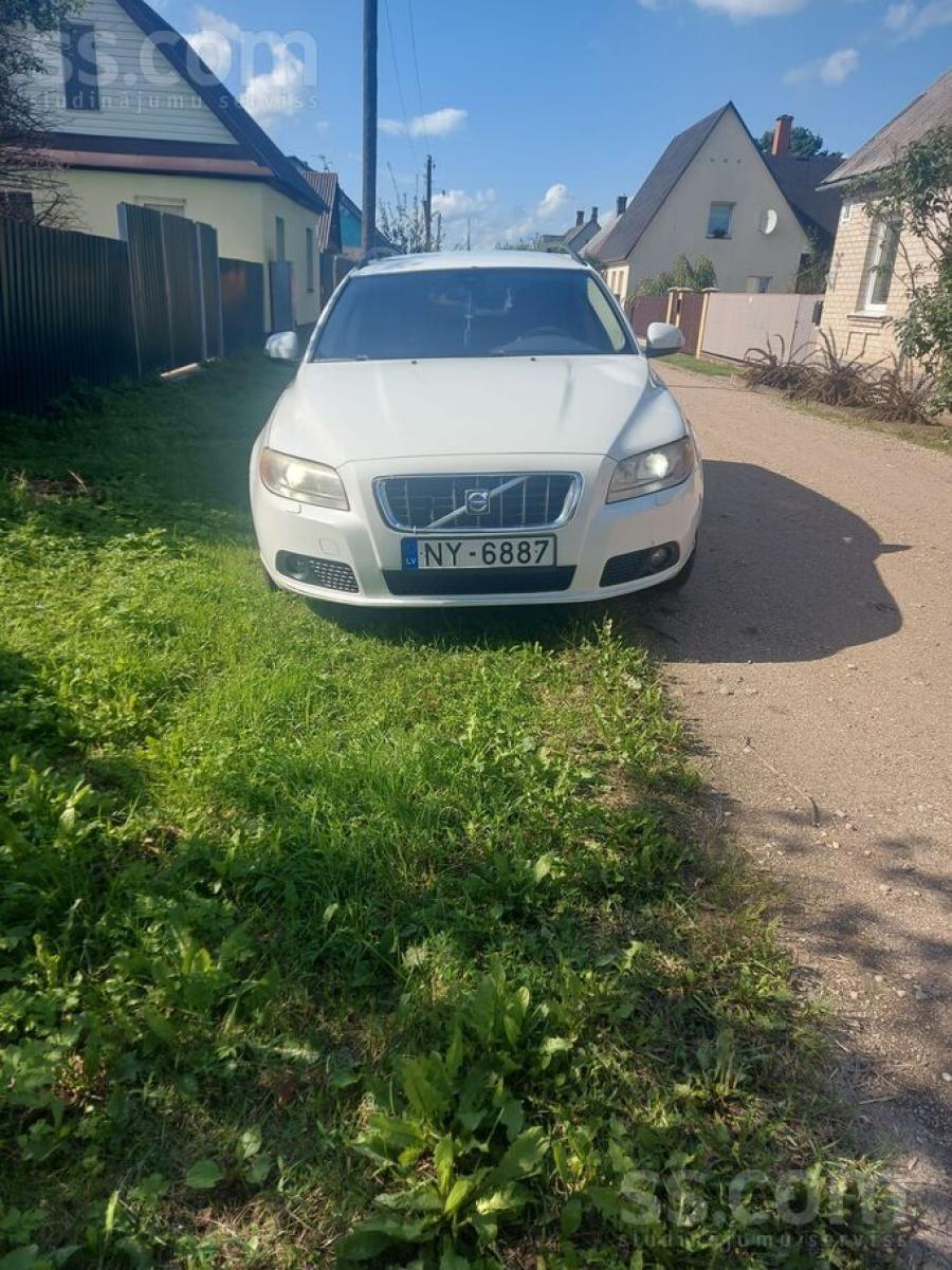 Balts Volvo V70 2007 Daugavpils, ar dzinēja tilpumu 2.40 L un nobraukumu 301 tūkst. km par 2700 €, foto 4 vietnē AUTOMOTO.COM.LV