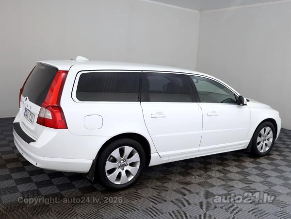 Balts Volvo V70 2008 Tallina, ar dzinēja tilpumu 2.40 L un nobraukumu 319 tūkst. km par 2599 €, foto 3 vietnē AUTOMOTO.COM.LV