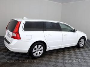 Balts Volvo V70 2008 Tallina, ar dzinēja tilpumu 2.40 L un nobraukumu 319 tūkst. km par 2599 €, foto 4 vietnē AUTOMOTO.COM.LV