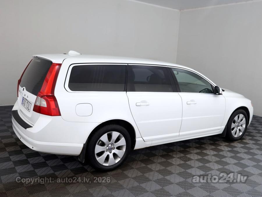 Balts Volvo V70 2008 Tallina, ar dzinēja tilpumu 2.40 L un nobraukumu 319 tūkst. km par 2599 €, foto 4 vietnē AUTOMOTO.COM.LV