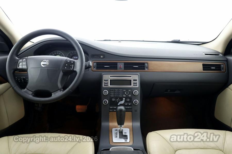 Balts Volvo V70 2008 Tallina, ar dzinēja tilpumu 2.40 L un nobraukumu 319 tūkst. km par 2599 €, foto 6 vietnē AUTOMOTO.COM.LV