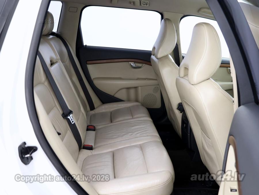 Balts Volvo V70 2008 Tallina, ar dzinēja tilpumu 2.40 L un nobraukumu 319 tūkst. km par 2599 €, foto 8 vietnē AUTOMOTO.COM.LV