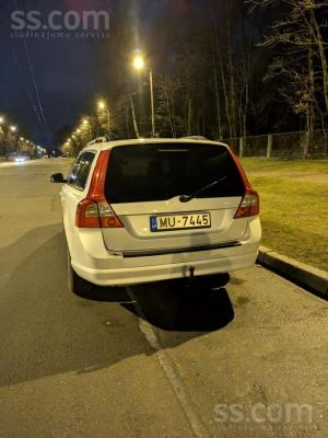 White Volvo V70 2009 in Riga, with an engine capacity of 2.40 L and mileage of 293 thousand km for 3700 €, photo  on AUTOMOTO.COM.LV