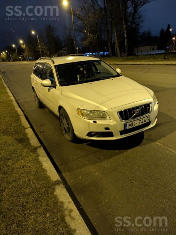 Balts Volvo V70 2009 Rīga, ar dzinēja tilpumu 2.40 L un nobraukumu 293 tūkst. km par 3700 €, foto 2 vietnē AUTOMOTO.COM.LV