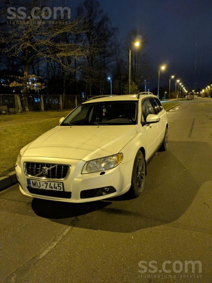 Balts Volvo V70 2009 Rīga, ar dzinēja tilpumu 2.40 L un nobraukumu 293 tūkst. km par 3700 €, foto 4 vietnē AUTOMOTO.COM.LV
