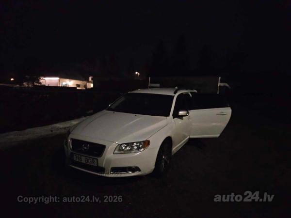 Balts Volvo V70 2009 Tallina, ar dzinēja tilpumu 2.40 L un nobraukumu 487 tūkst. km par 3500 €, foto 4 vietnē AUTOMOTO.COM.LV