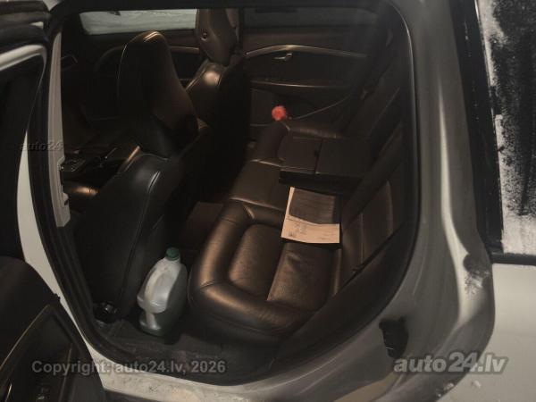 Balts Volvo V70 2009 Tallina, ar dzinēja tilpumu 2.40 L un nobraukumu 487 tūkst. km par 3500 €, foto 7 vietnē AUTOMOTO.COM.LV