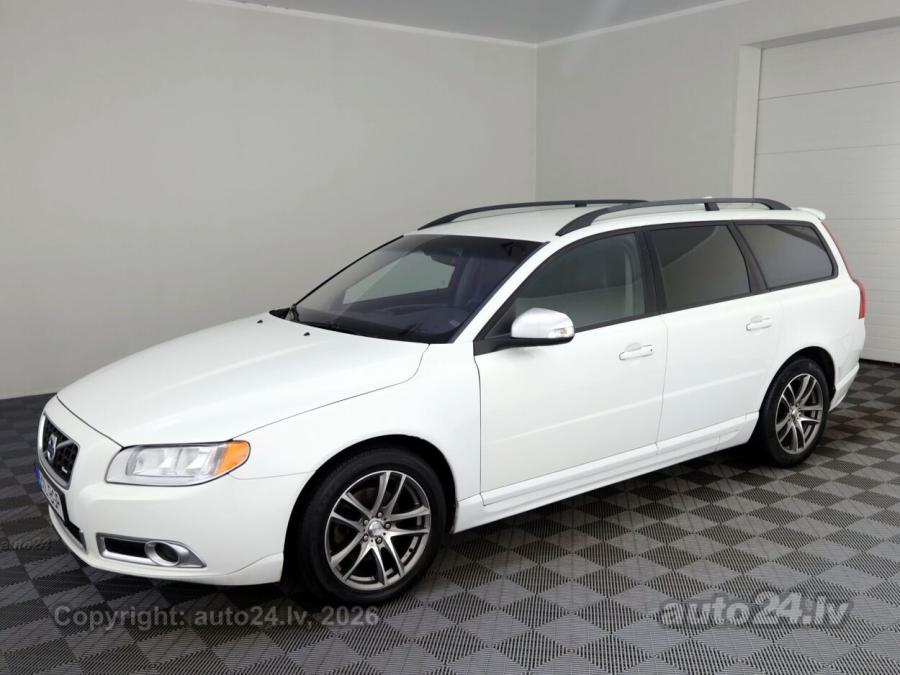 White Volvo V70 2009 in Tallinn, with an engine capacity of 2.40 L and mileage of 294 thousand km for 2999 €, photo 2 on AUTOMOTO.COM.LV
