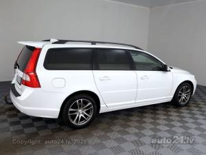 White Volvo V70 2009 in Tallinn, with an engine capacity of 2.40 L and mileage of 294 thousand km for 2999 €, photo 3 on AUTOMOTO.COM.LV