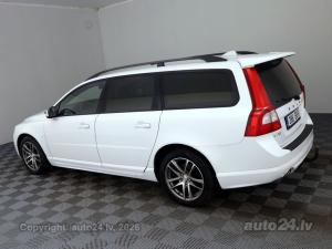 White Volvo V70 2009 in Tallinn, with an engine capacity of 2.40 L and mileage of 294 thousand km for 2999 €, photo 4 on AUTOMOTO.COM.LV