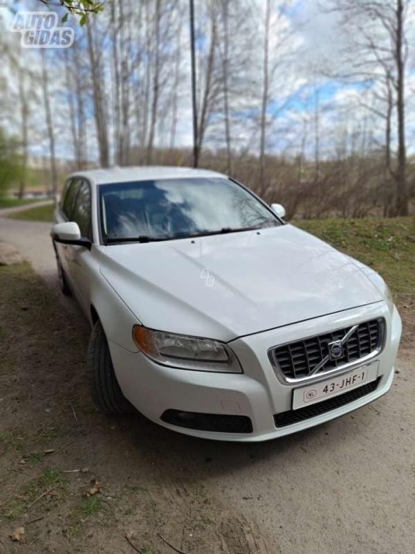 White Volvo V70 2009 in Mazeikiai, with an engine capacity of 2.00 L and mileage of 431 thousand km for 4000 €, photo 3 on AUTOMOTO.COM.LV