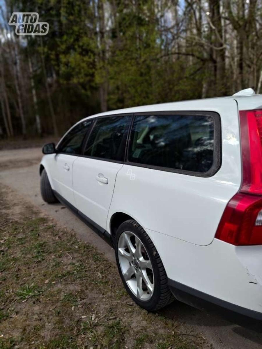 Balts Volvo V70 2009 Mažeikiai, ar dzinēja tilpumu 2.00 L un nobraukumu 431 tūkst. km par 4000 €, foto 5 vietnē AUTOMOTO.COM.LV