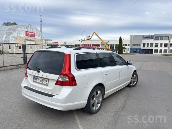 Balts Volvo V70 2009 Valmiera, ar dzinēja tilpumu 2.00 L un nobraukumu 381 tūkst. km par 1700 €, foto 4 vietnē AUTOMOTO.COM.LV