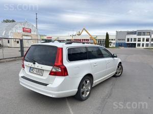 Белый Вольво В70 2009 в Валмиера, объемом двигателя 2.00 л и пробегом 381 тыс. км за 1700 €, фото 5 на AUTOMOTO.COM.LV