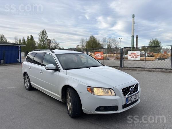 Balts Volvo V70 2009 Valmiera, ar dzinēja tilpumu 2.00 L un nobraukumu 381 tūkst. km par 1700 €, foto 6 vietnē AUTOMOTO.COM.LV